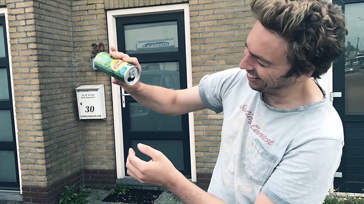 Монета в банке Колы