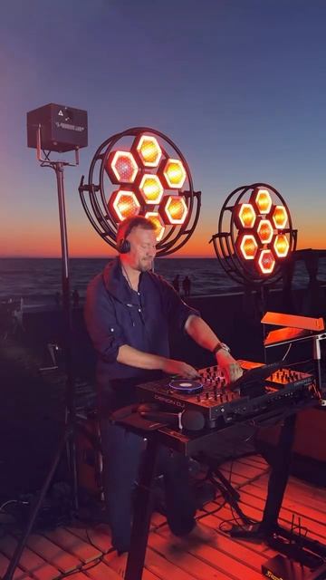 Пляжная вечеринка | @crimea.dj — звук | свет | медиа | диджеинг | лазерное шоу | Крым