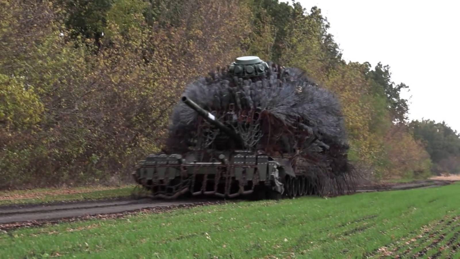 Разбивают оборону противника: экипаж Т-80 рассказал о работе в Днепропетровской области