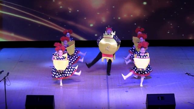 Городской фестиваль народного творчества "Душа России" с песней "Пых-пых-самовар"