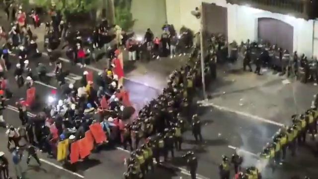 Протест в Перу - смотреть видео онлайн от «Alex Belov» в хорошем качестве, опубликованное 4 ...