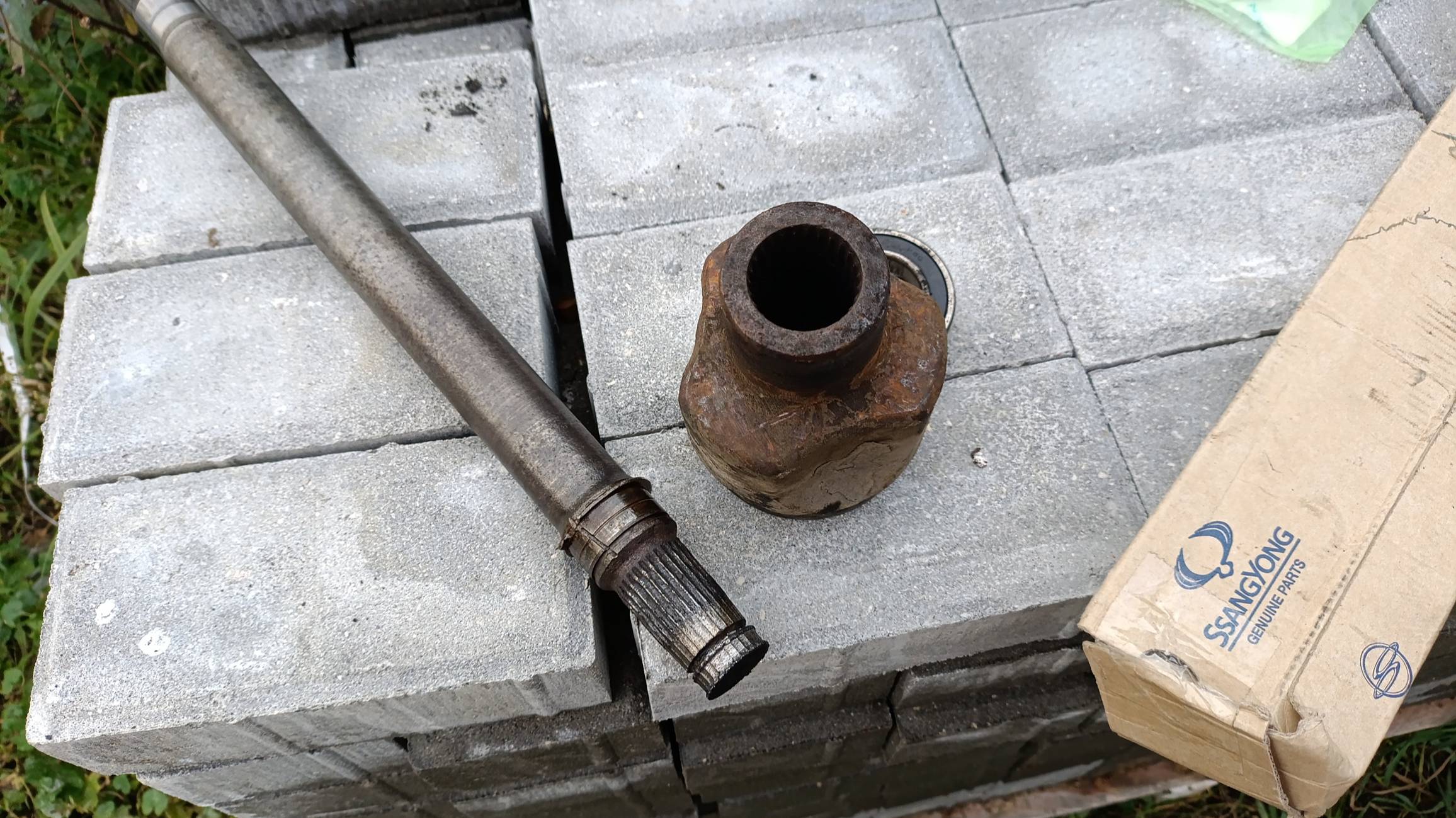 Замена правой передней полуоси и шруса SsangYong Rexton 2 Xdi