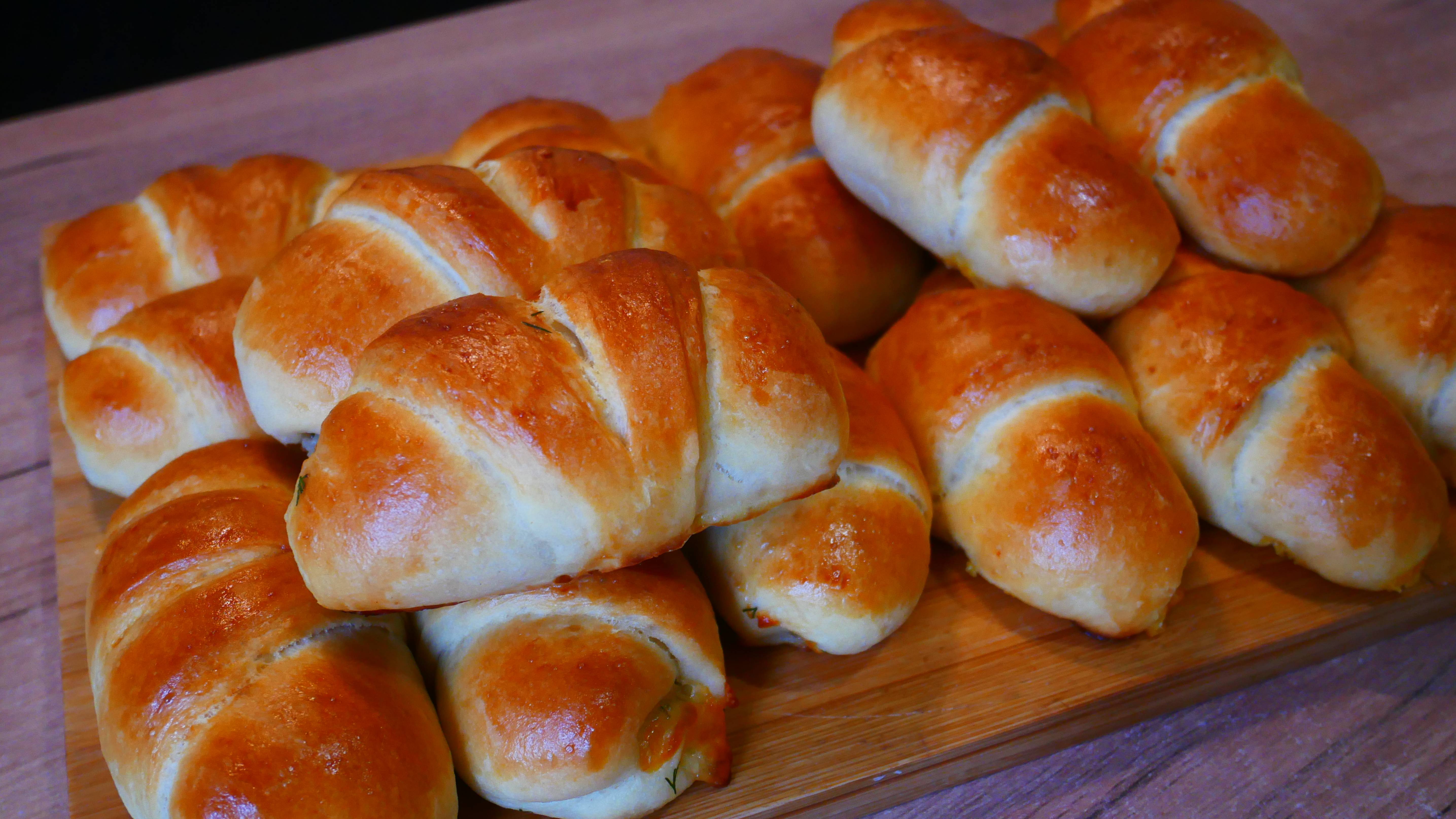 Рогалики с сыром и колбасой. Быстрый рецепт для занятых хозяек!