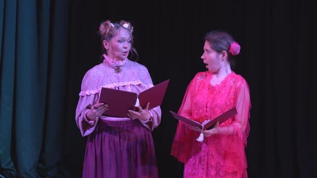 "Словотолкователь". Сцена из спектакля "Жизнь в восклицаниях и вопросах". А. Чехов.