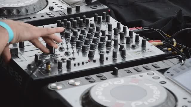 Они взлетают крылья ввысь