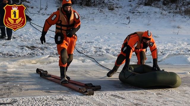 Неокрепший тонкий лед .