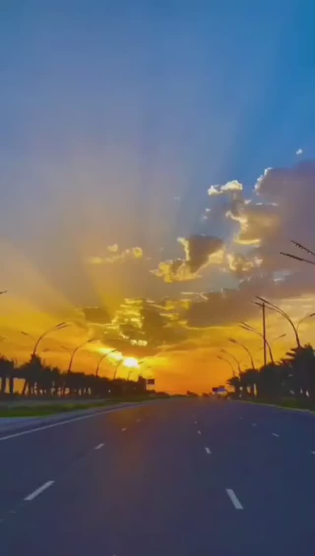 едет Солнце