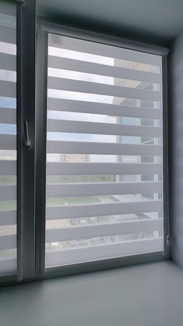 Замена рулонных штор на рулонные шторы кассетного типа Зебра с направляющими