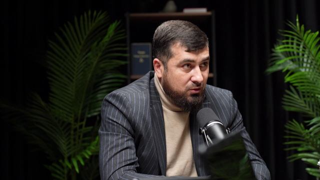 Де-факто  Де-юре  051125  автор  Лейла Яндиева