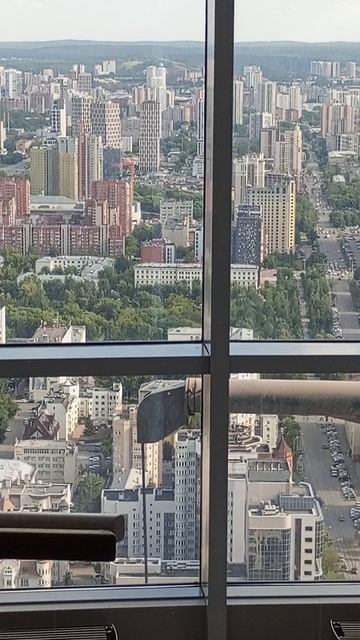 Минута покоя на вершине Екатеринбурга  Infinity Sky Pool: Бассейн с видом на город.