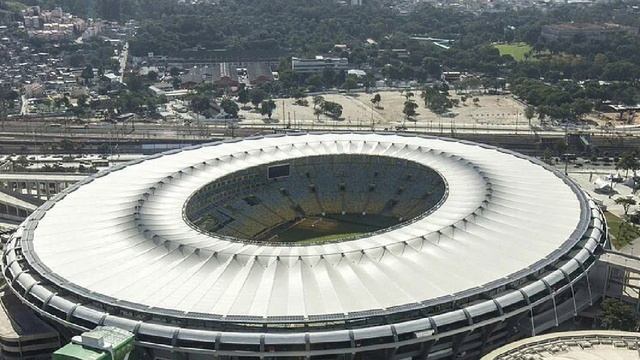 Футбольный стадион