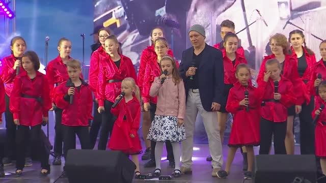 ИГОРЬ ПШЕНИЧНЫХ. Всё, чем живы мы. День России, Центральная площадь Владивостока. 2012год