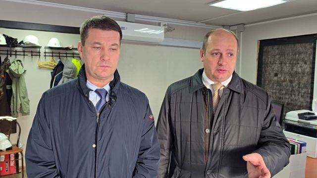 Строительную площадку школы в 26-м микрорайоне Братска посетили мэр города Александр Дубровин и сена