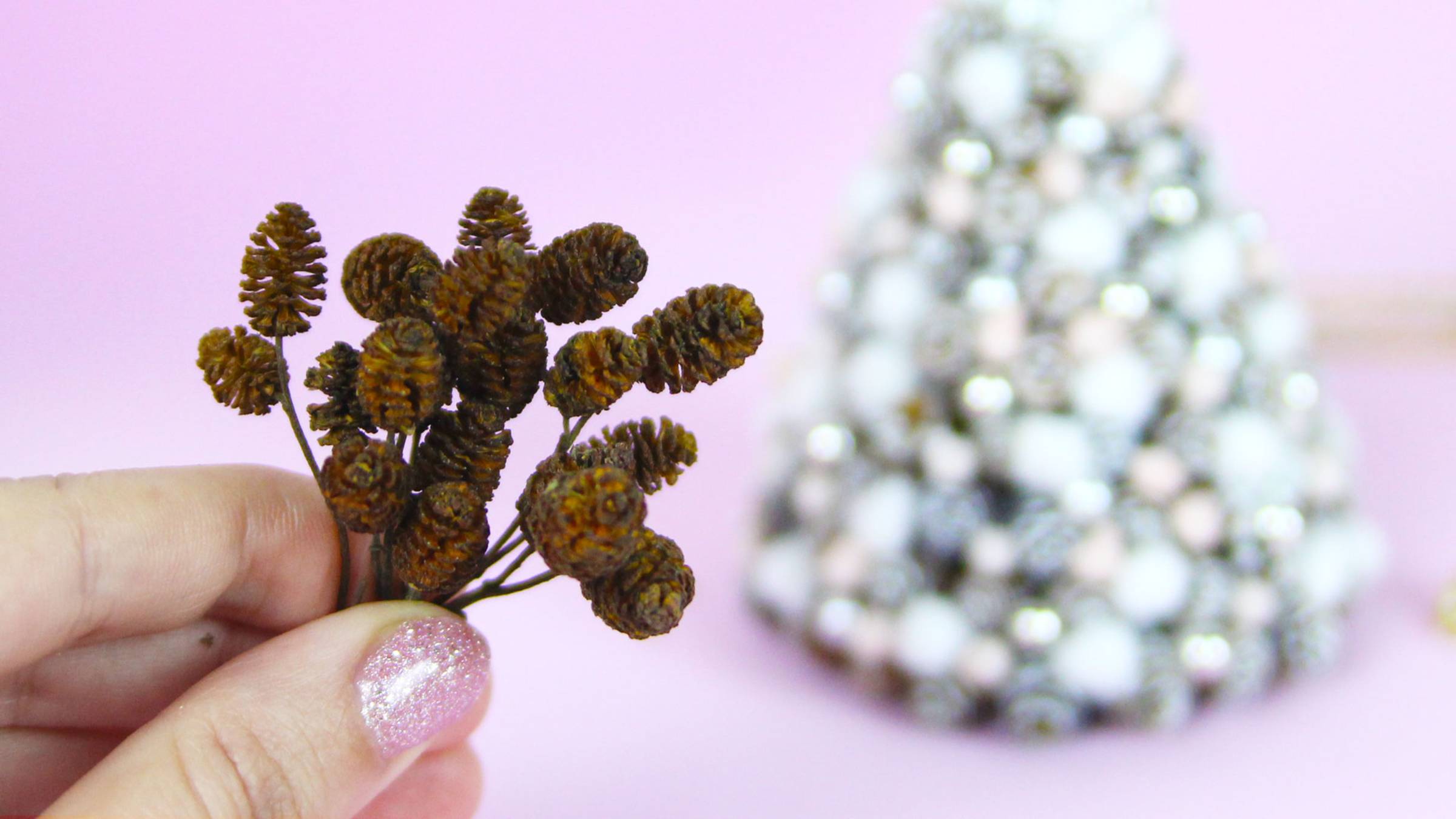 Возьмите на заметку эту идею: ЕЛОЧКА из шишек. Новогодний декор своими руками. DIY