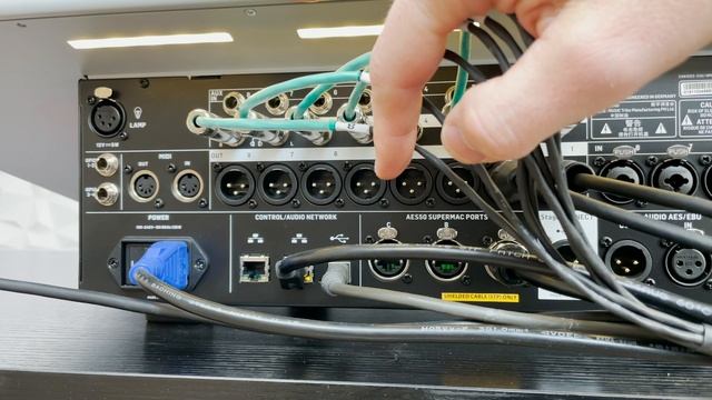 Behringer Wing 002 -  Обзор of the Rear Connections