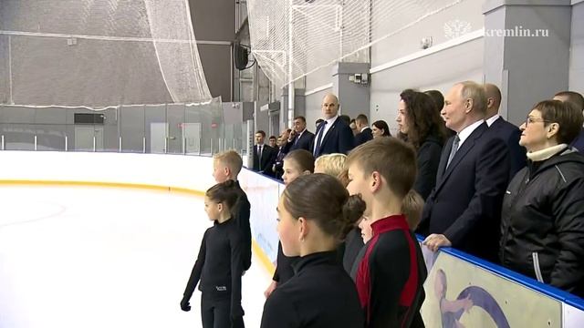 Владимир Путин на тренировке по фигурному катанию в ФОК «Орбита», Самара, 6 ноября 2025 года