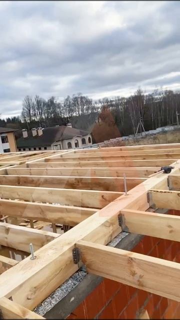 ПЕРЕКРЫТИЕ по ДЕРЕВЯННЫМ БАЛКАМ в КИРПИЧНОМ ДОМЕ