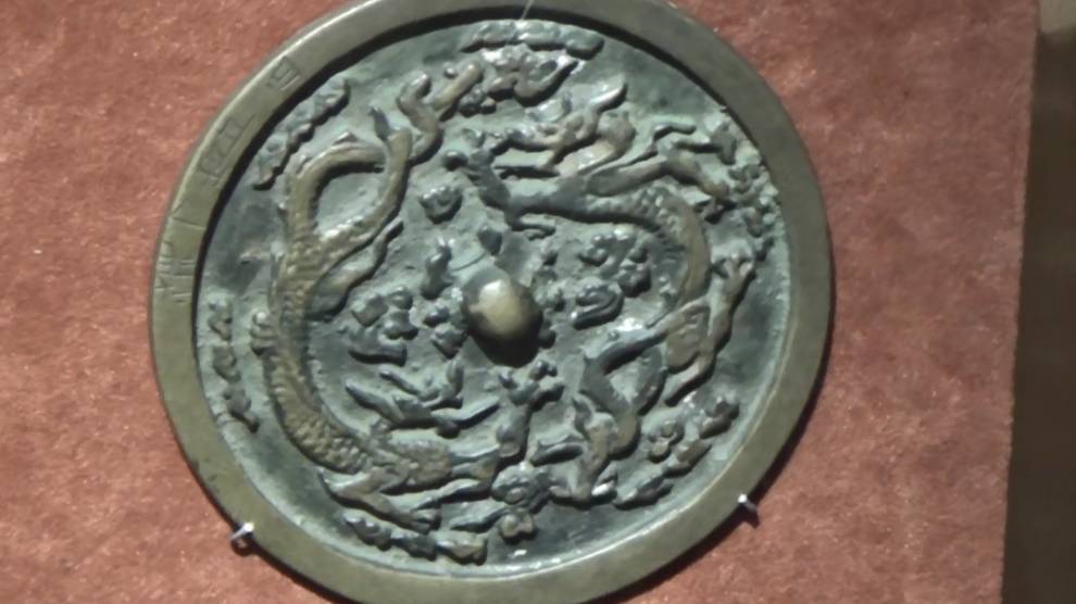 Китайские зеркала и поясные чаши в экспозиции Красноярского краевого краеведческого музея