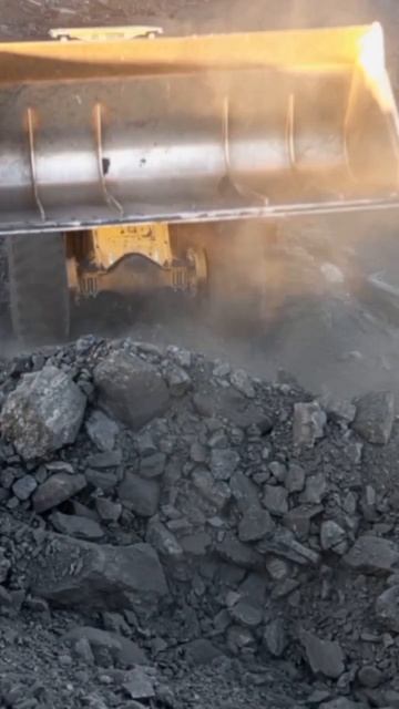 ВОТ ЭТО МОЩЬ!!#вахта #север #работа #россиястарательская #погрузчики #уголь