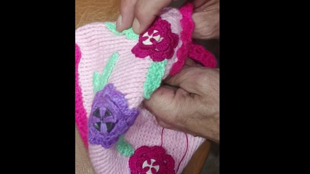 Поделка для внучки.Дедушка деккорирует поделку