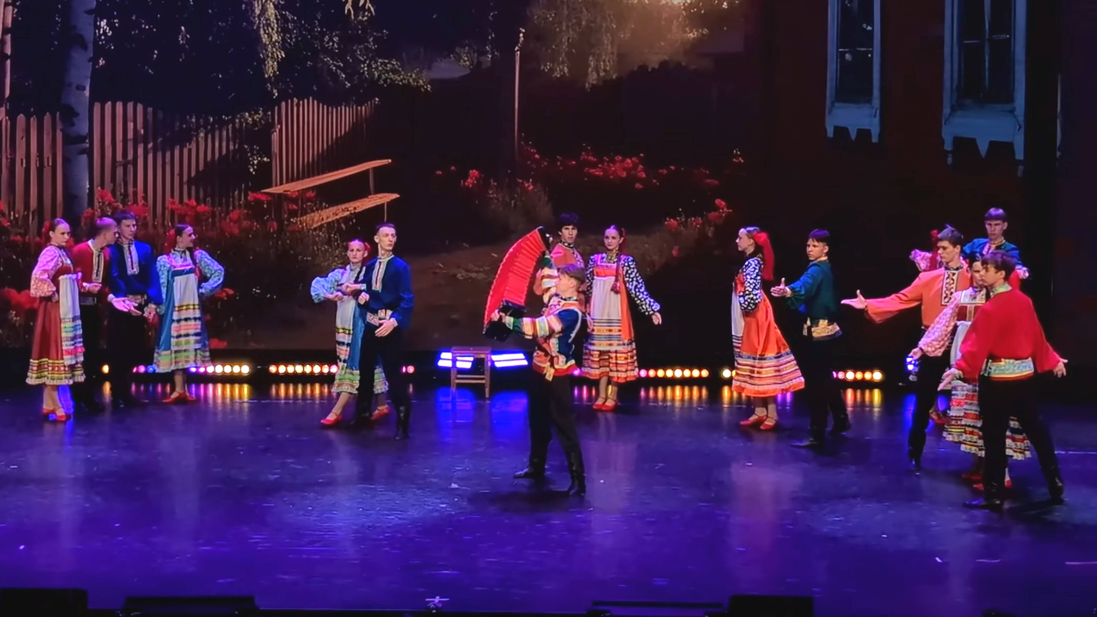 "За околицей"