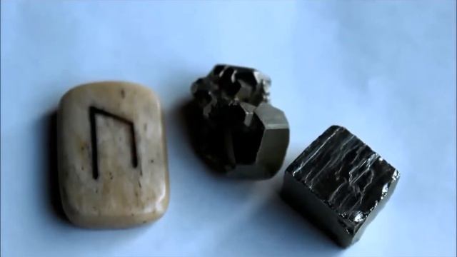 Руны и камни, соответствие энергий и влияния. Уруз. - бычий глаз, пирит, гематит.