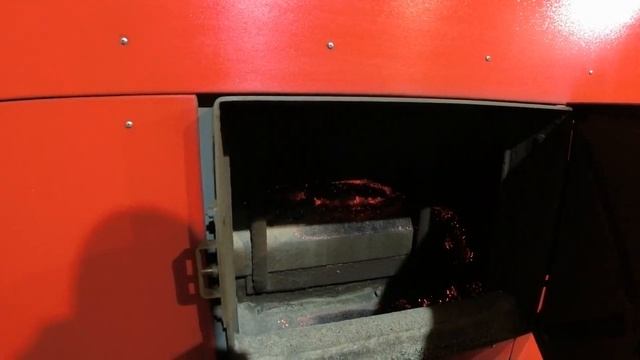 Отопление зданий 3000м2 и 1000 м2 автоматическими твердотопливными котлами Хайцтехник.