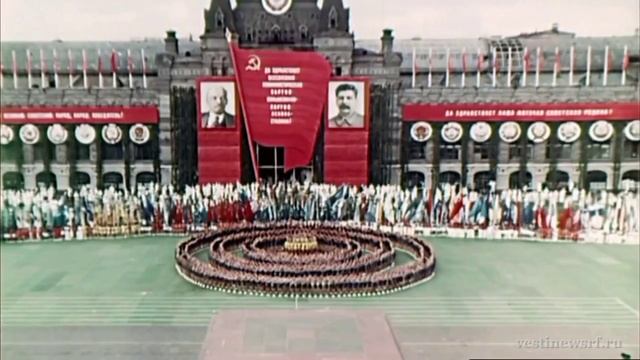 С праздником Великой Октябрьской Социалистической Революции!