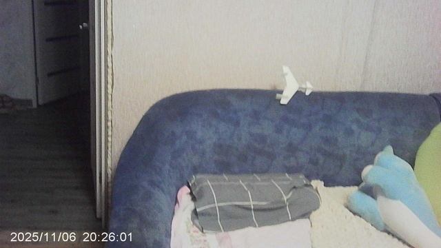 4 запуска авиамодели с тремя плоскостями планирования