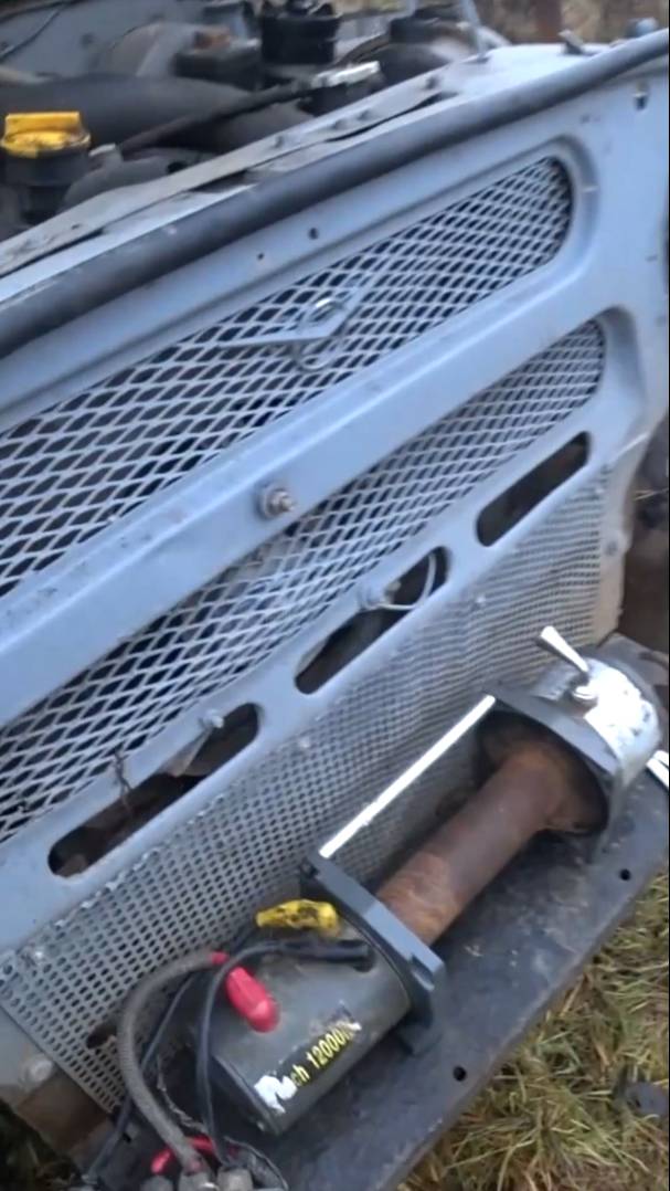 УАЗ превращается в монстра болот: подготавливаю место для установки мощнейшей лебёдки Winch 12000!