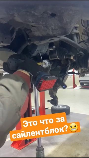 Попался сайлентблок с меньшим диаметром. Пришлось рассверлить #toyota #hilux #авторемонт