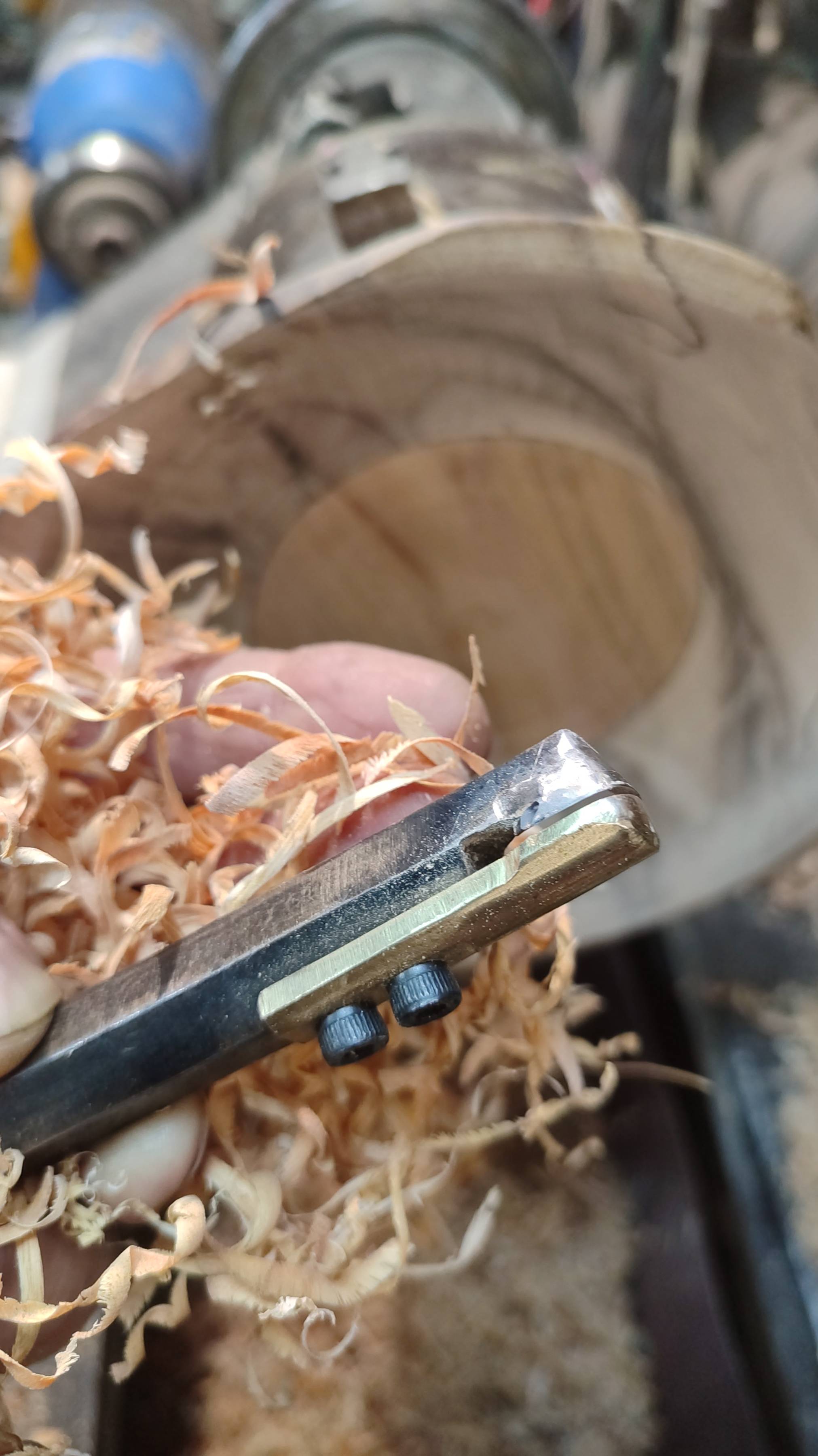 Точение по эвкалипту стругающими резцами.