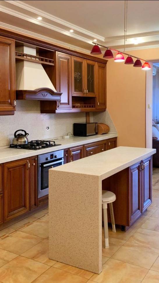 Цена элитной квартиры в Геленджике 30 млн.р. Элитная квартира расположена  на переулке Первомайском.