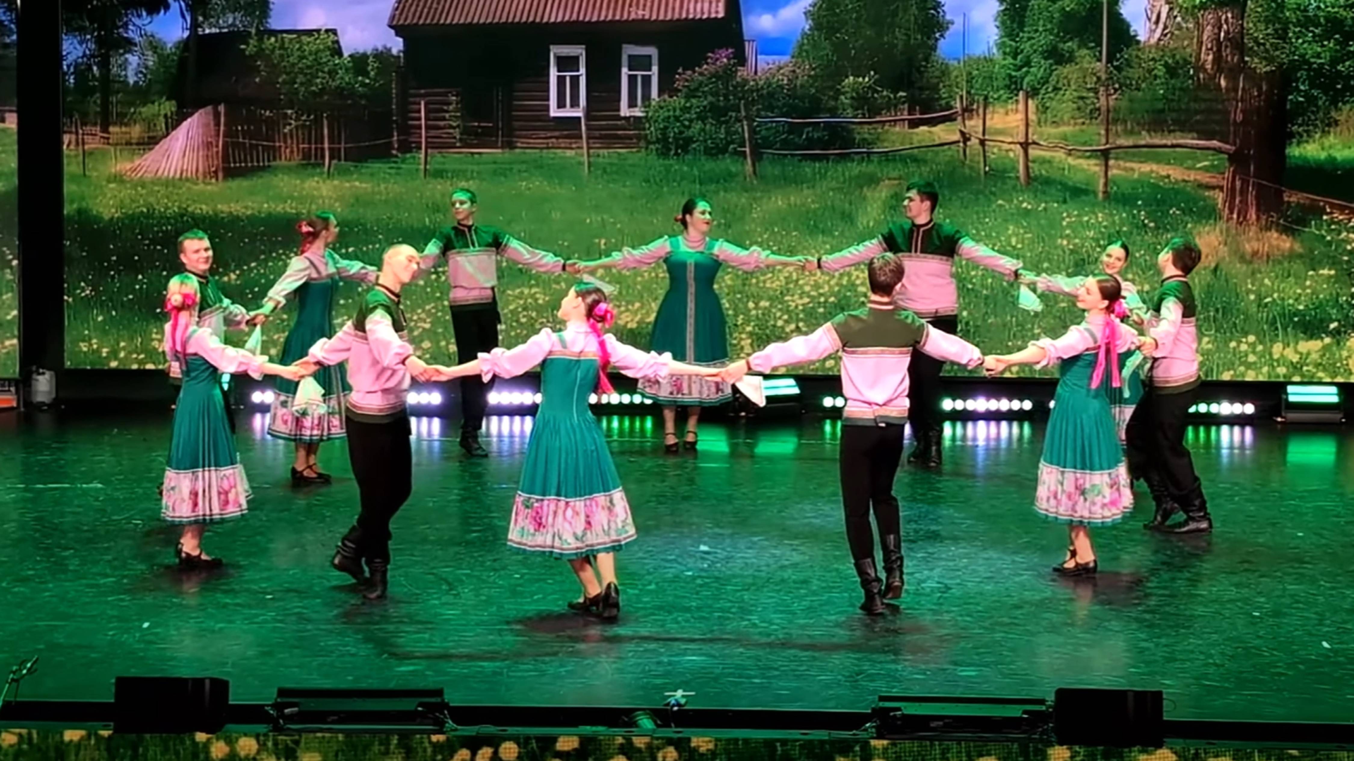 Деревенская парная пляска