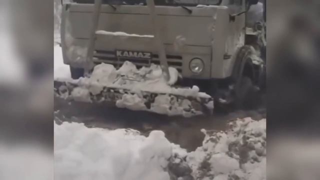 бездорожье..Когда уверен что ты супер водитель и тачка у тебя—танк.