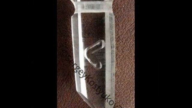 Руны-амулеты на кристаллах и минералах, кости и бивне мамонта.