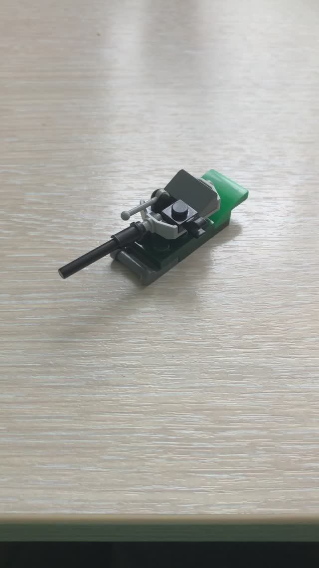 Мини танк из Лего 2