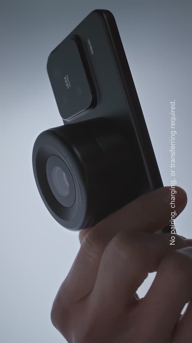 Смартфон с объективом от профессиональной камеры