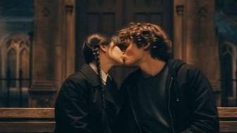 Уэнсдей и Тайлер - За тобой