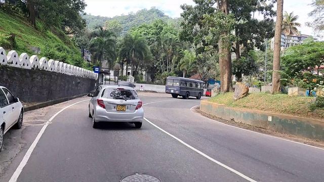 👮 Обстановка на дорогах Шри-Ланки и как здесь водят (личное мнение)