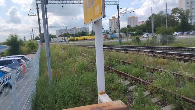 Проезжает электропоезд ЭП2Д-0203, экспресс "Сурская стрела" по маршруту Кузнецк - Пенза - Саранск