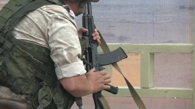 Расчёты БРК «Бал» КФл сдают нормативы по тактической стрельбе из АК-74 и ПМ