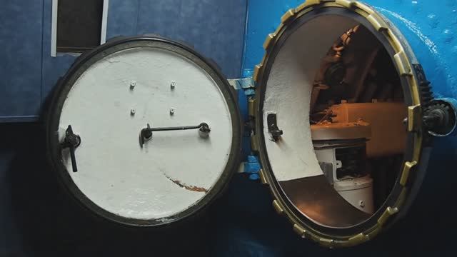 Владивосток - внутри подводной лодки.