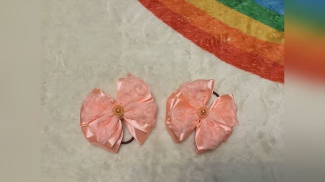 Розовый бантик с розовыми розочками