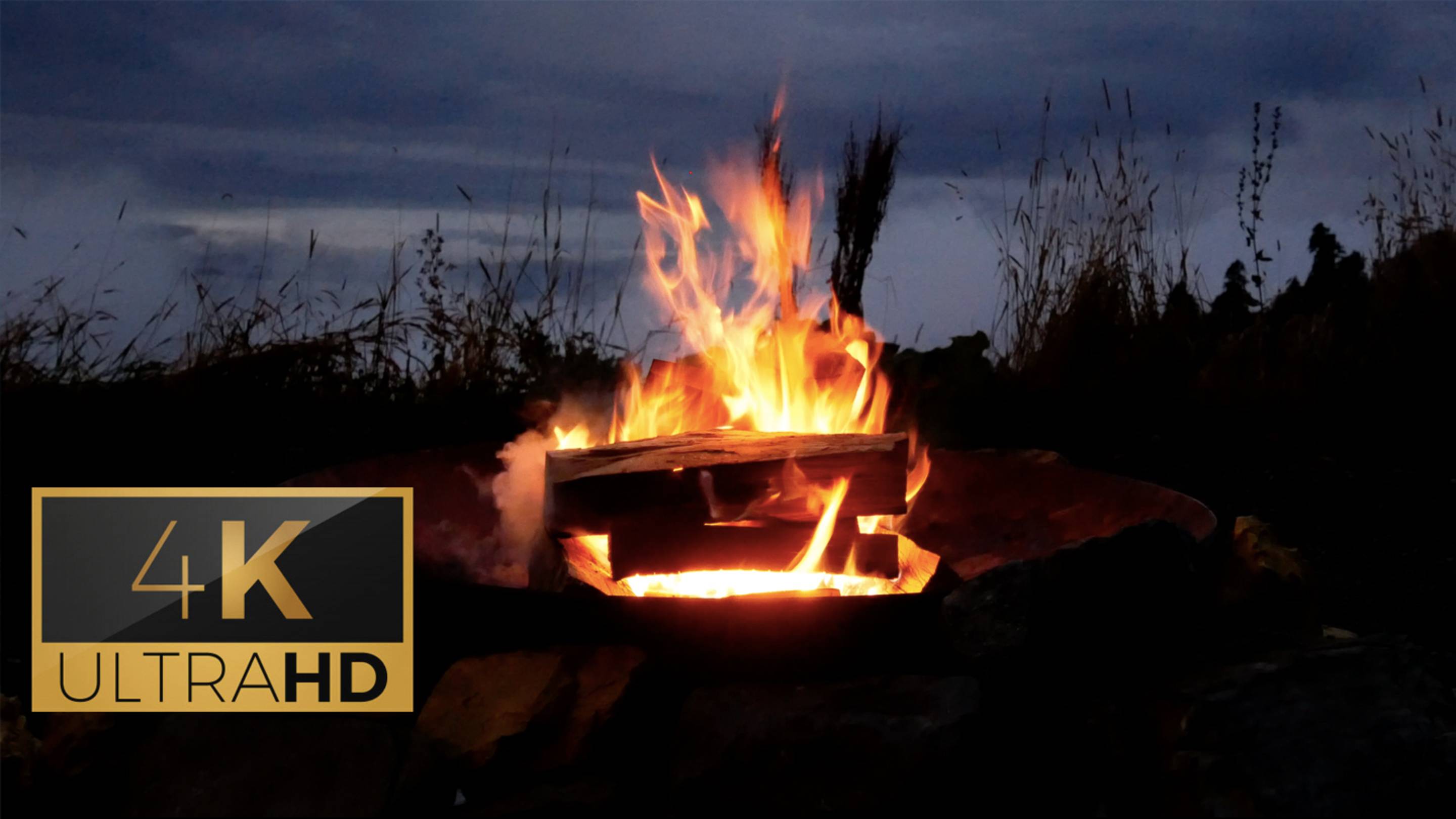 Костер вечером в горах. Расслабляющие звуки огня. / Evening Campfire. 1 час. 4K.