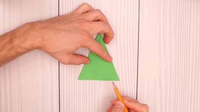 Сюрприз - сделаем нарядную елочку в технике оригами. Кубик Рубрик (6+)