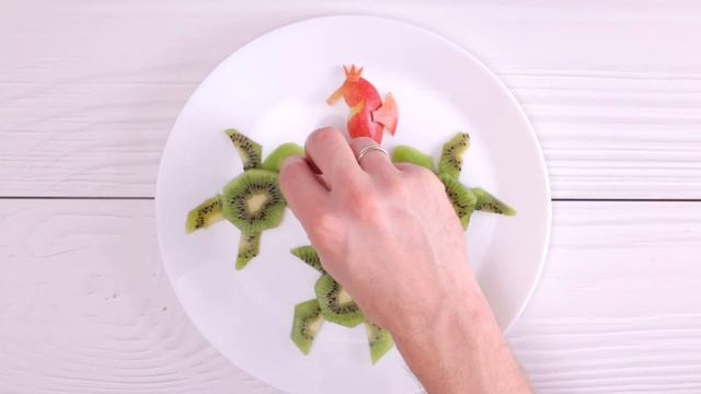 Готовим вместе морских обитателей из фруктов. Кубик Рубрик (6+)