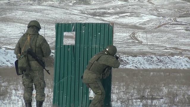 Тактические стрельбы из автоматов АК-74 в подразделениях БРК БАЛ КФЛ в Дагестане