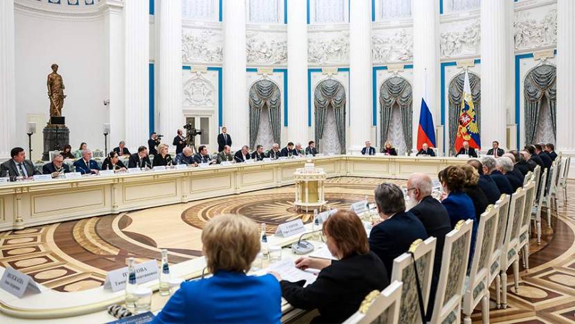 Путин поручил скорее подготовить проект Стратегии нацполитики до 2036 года