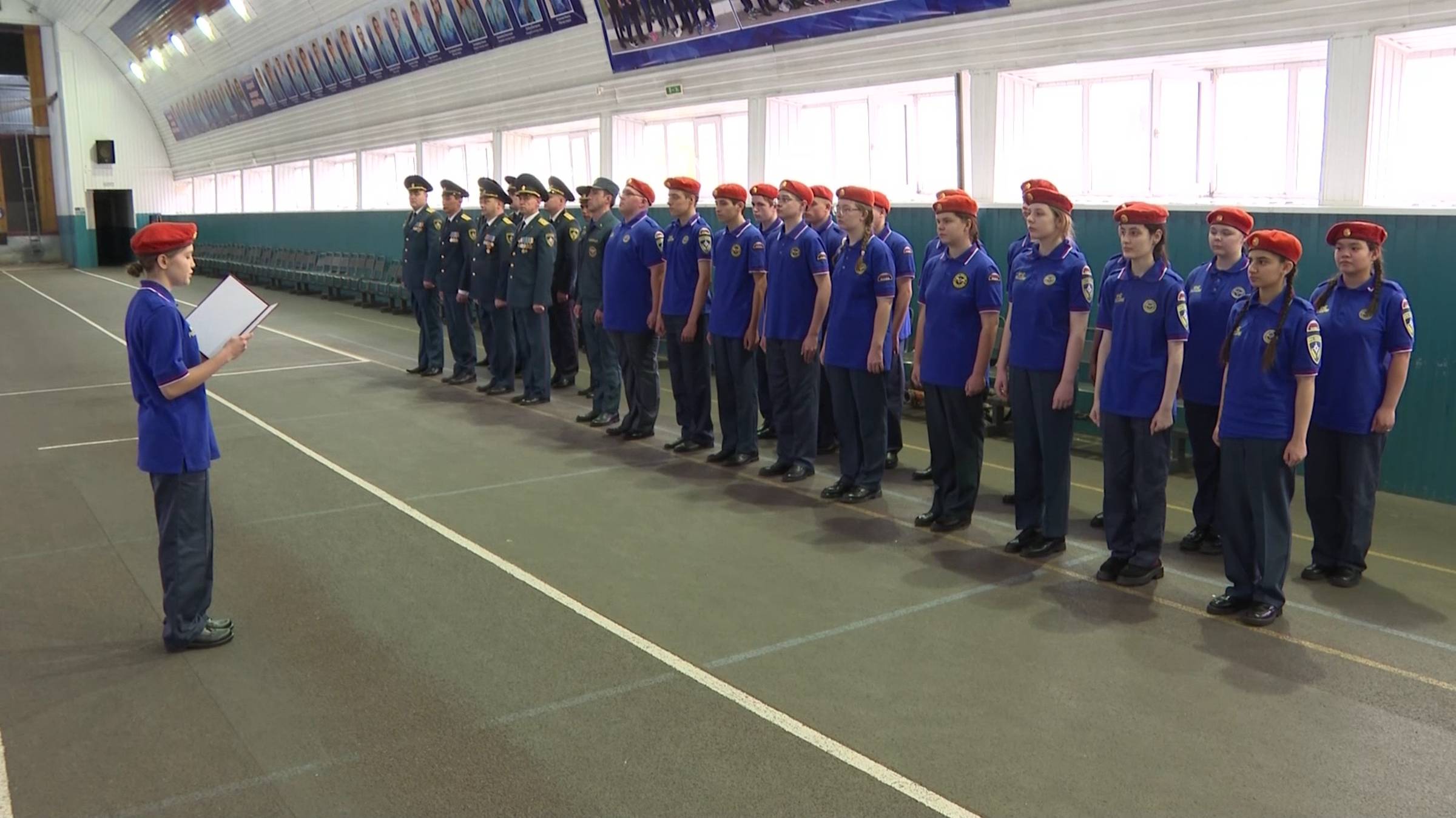 Школьников Нефтеюганска посвятили в кадеты МЧС